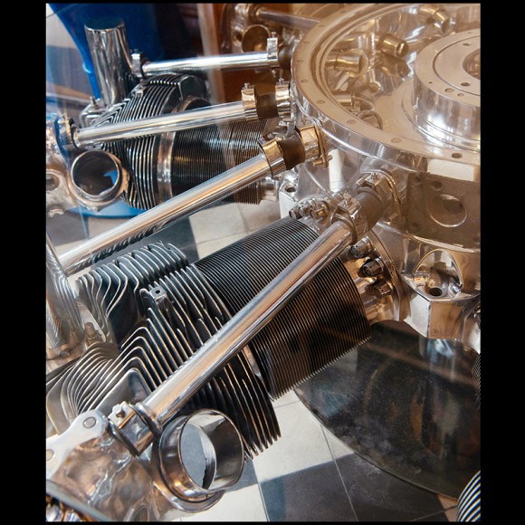 Coffee Table PC-Pratt & Whitney DC-4 Engine